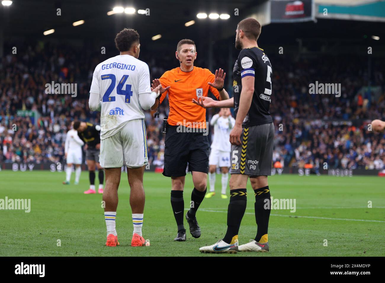 Matt Donohue, the match referee, talks to Georginio Rutter (Leeds ...