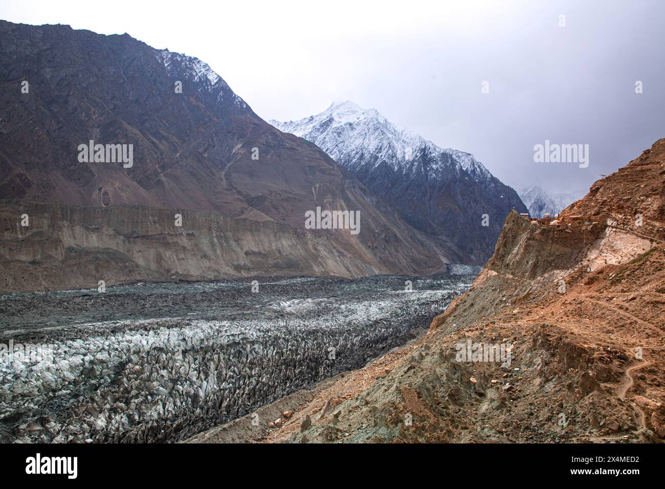 Hopper Glacier in Hunza, Gilgit Baltistan. Beautiful mountains view ...