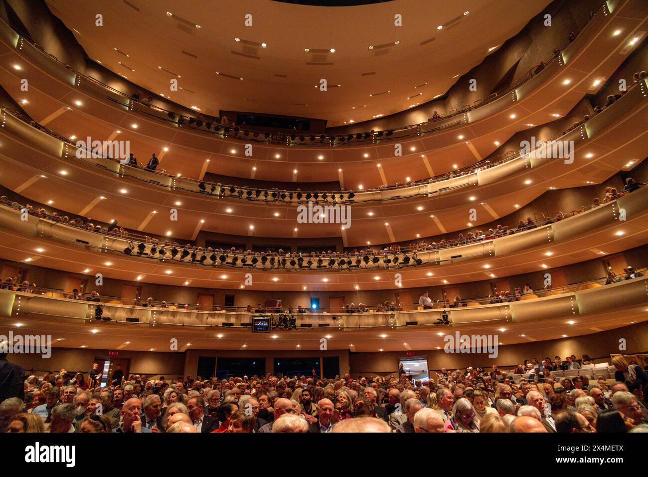 opera audience in auditorium, Four Seasons Centre for the Performing ...