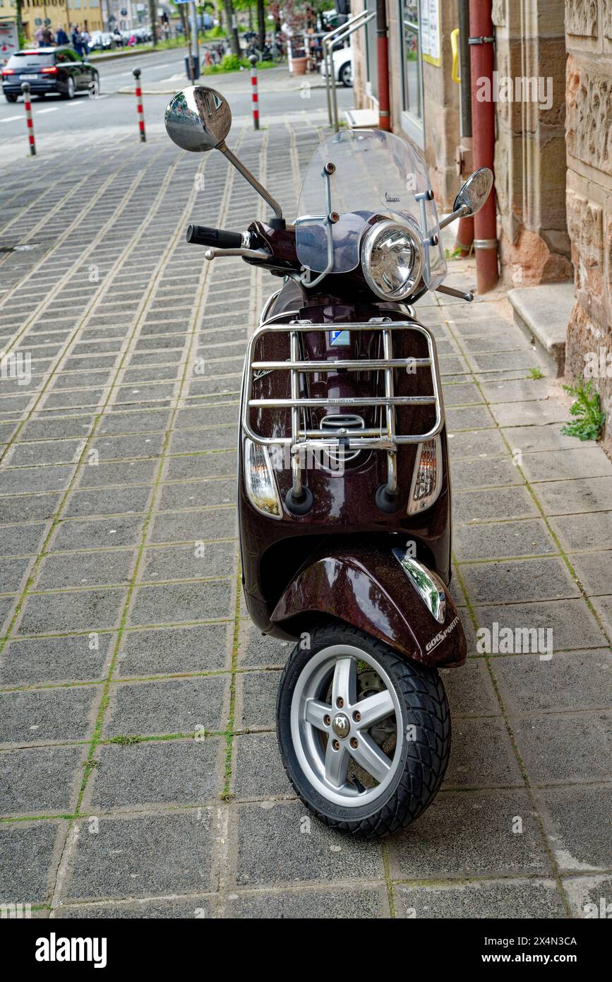 Scooter with luggage rack hi-res stock photography and images - Alamy