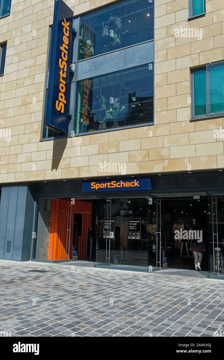Lettering of Sportartikel Sport Scheck on the facade of a branch in ...