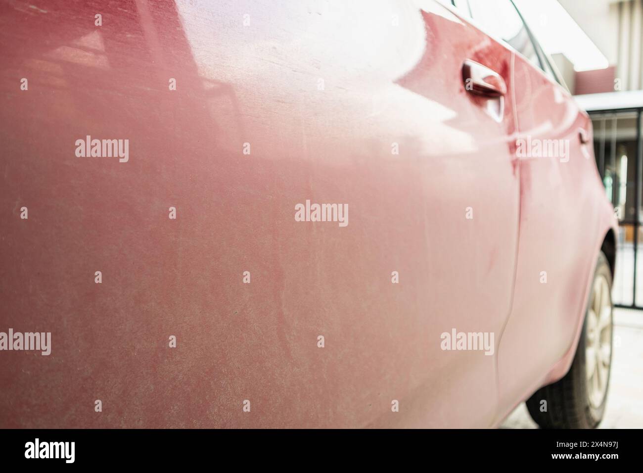 Dirty red car Stock Photo - Alamy