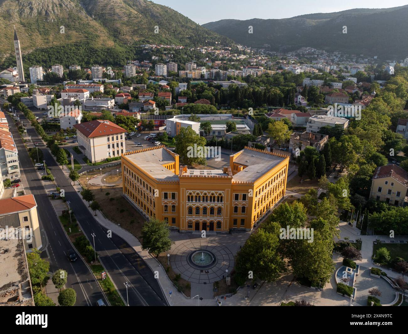 College gymnasium hi-res stock photography and images - Alamy