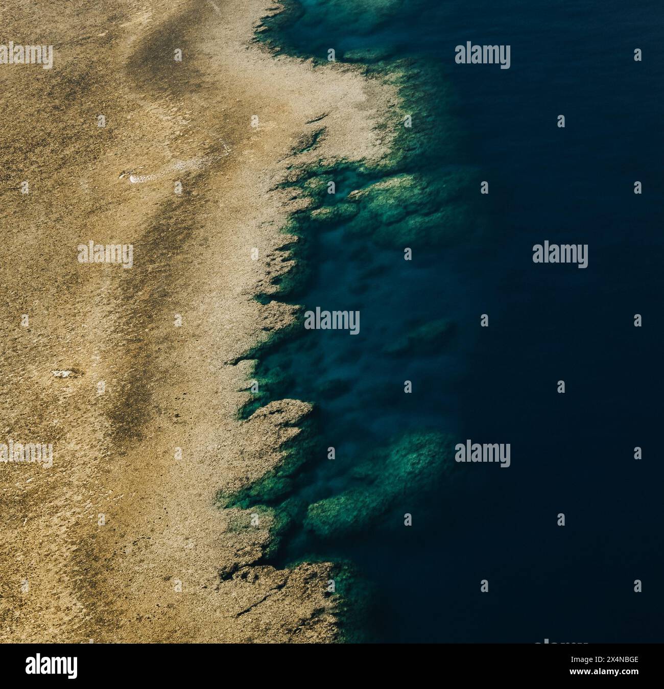 Aerial view of Great Barrier Reef coral reef structure in Whitsundays ...