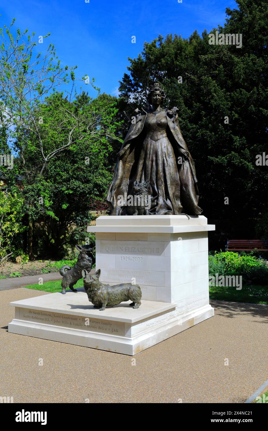 The first memorial statue to Queen Elizabeth II in the Library Gardens ...