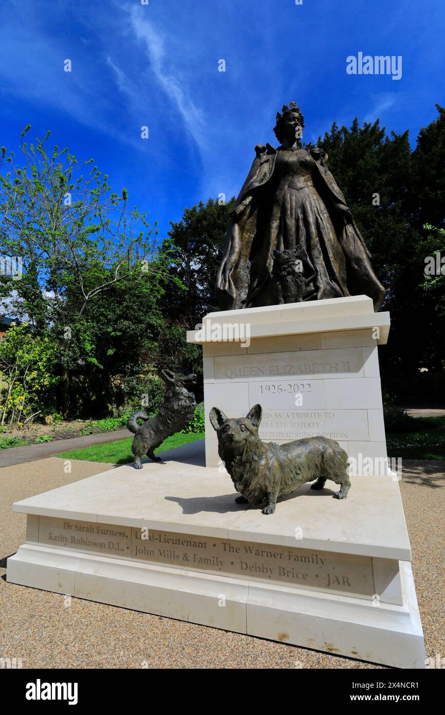 The first memorial statue to Queen Elizabeth II in the Library Gardens ...