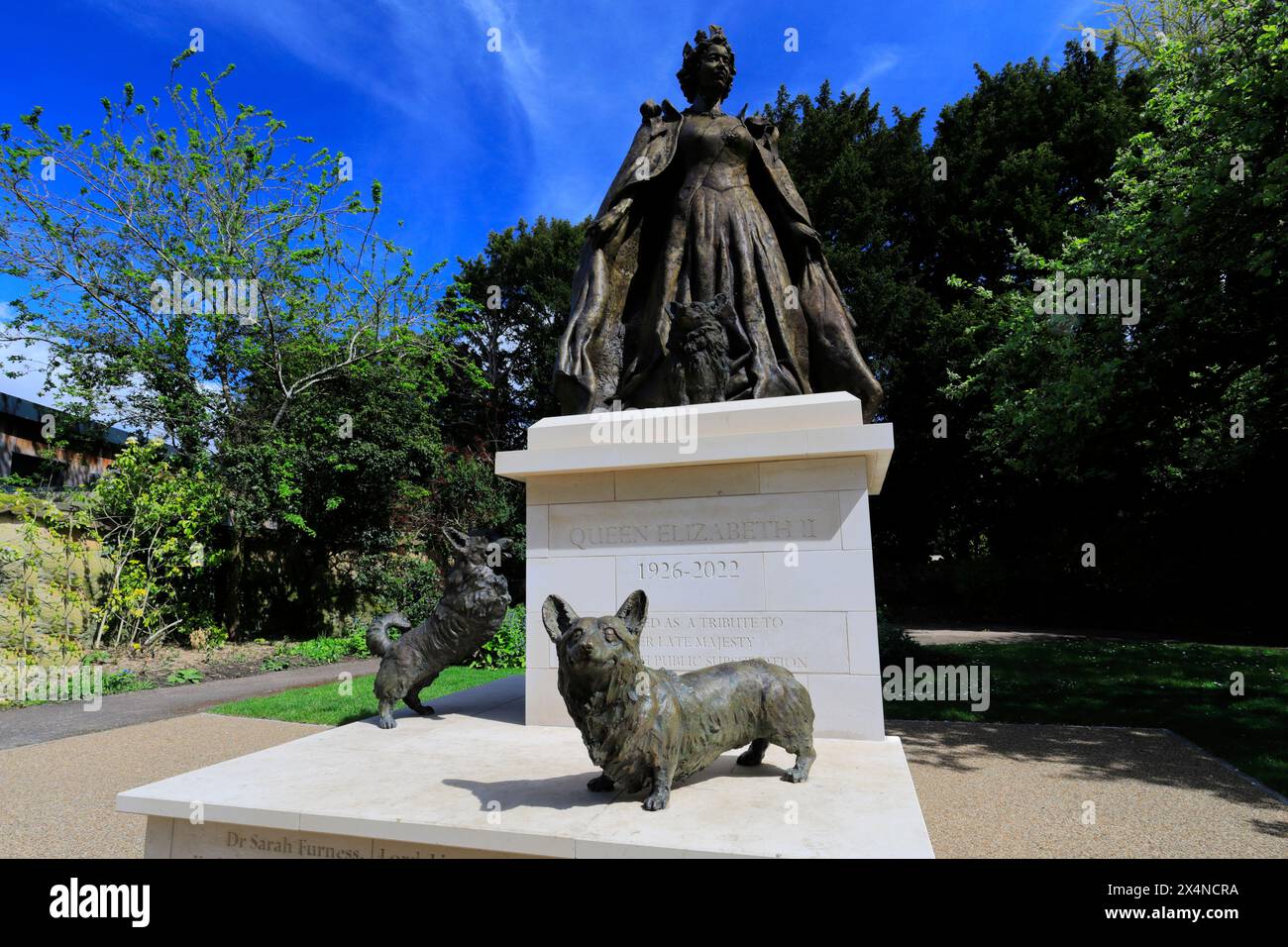 The first memorial statue to Queen Elizabeth II in the Library Gardens ...