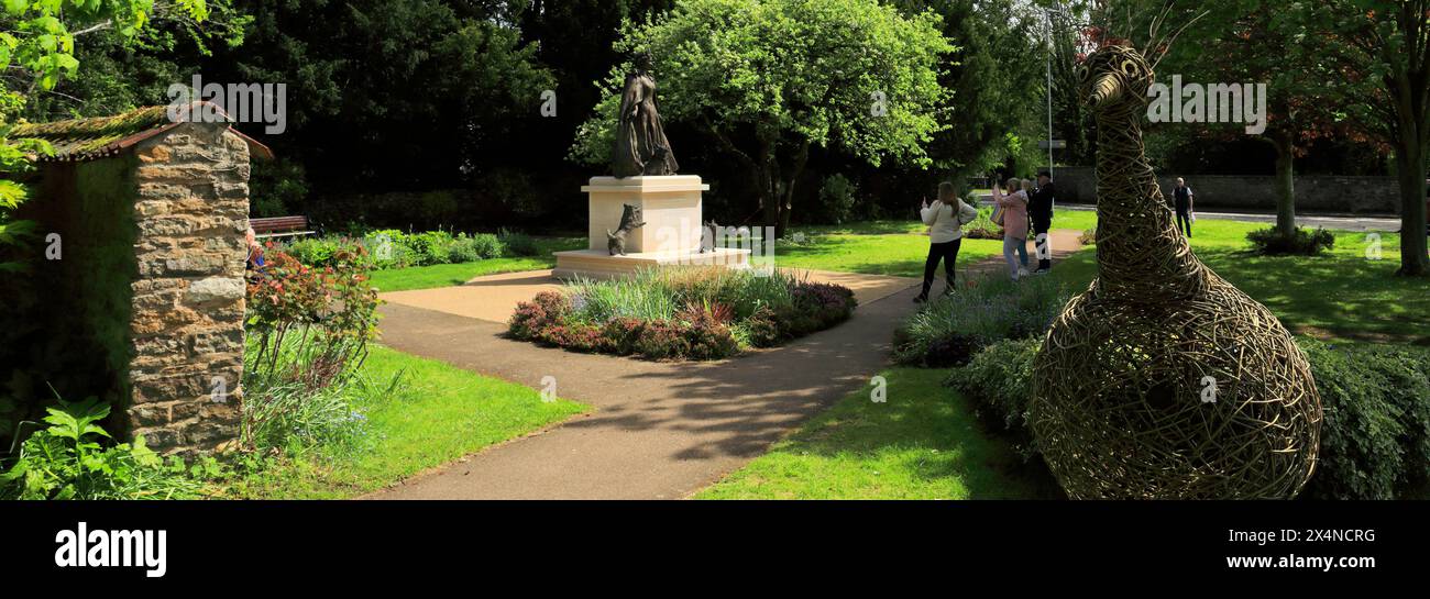 The first memorial statue to Queen Elizabeth II in the Library Gardens ...
