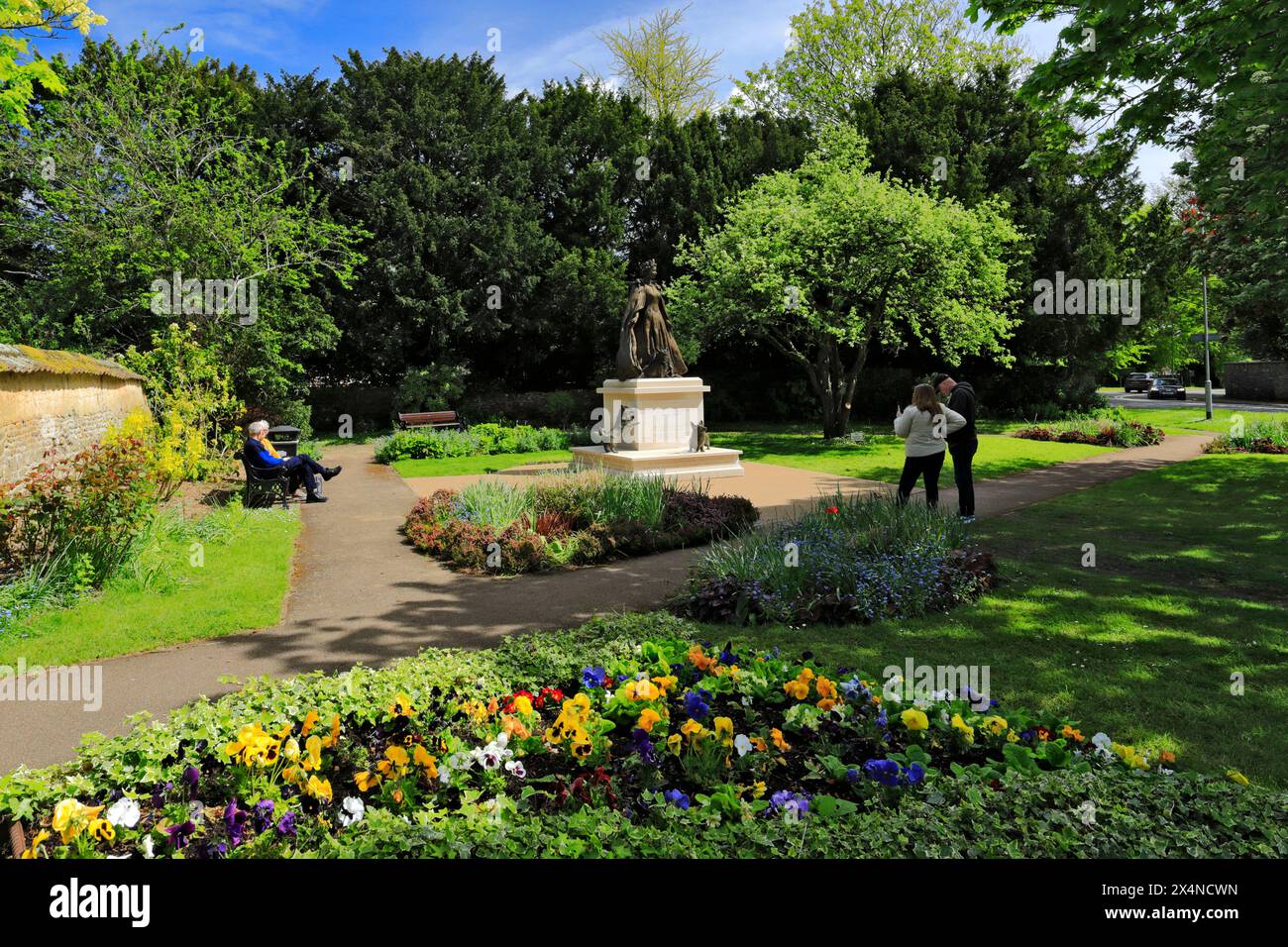 The first memorial statue to Queen Elizabeth II in the Library Gardens ...
