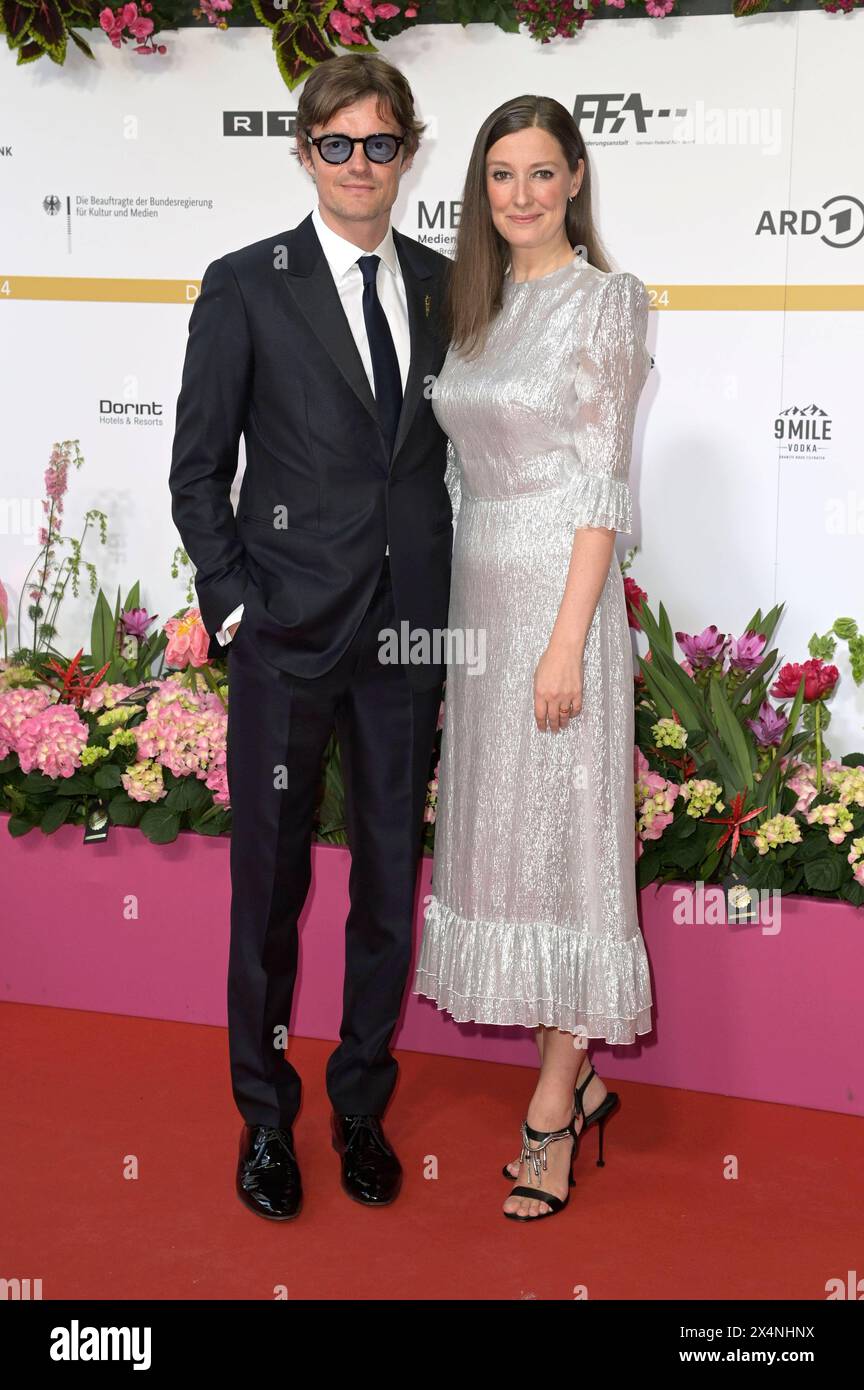 Sam Riley mit Ehefrau Alexandra Maria Lara bei der 74. Verleihung des ...
