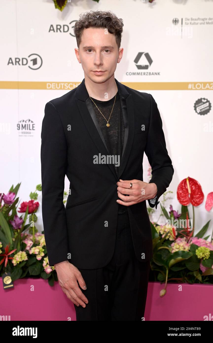 Jonathan Berlin bei der 74. Verleihung des Deutschen Filmpreises 2024 ...