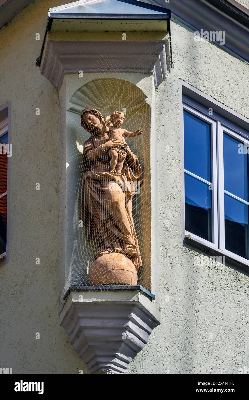 Mary protection hi-res stock photography and images - Alamy