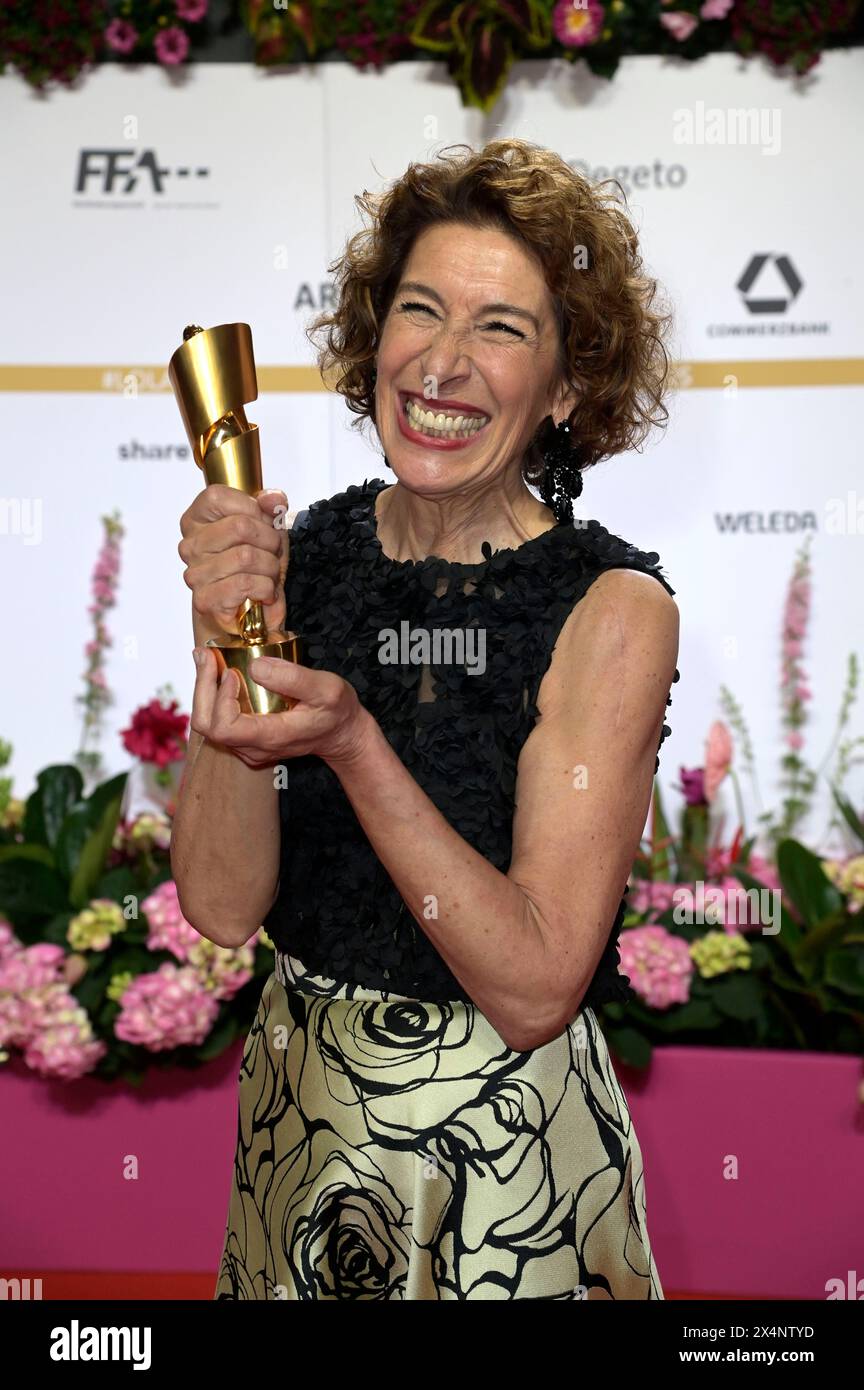 Adele Neuhauser bei der 74. Verleihung des Deutschen Filmpreises 2024 ...