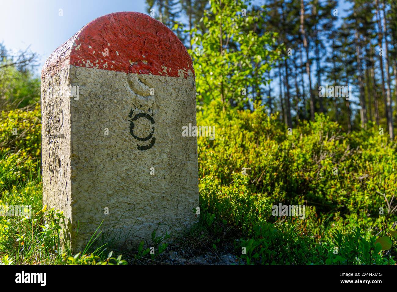 Border stone hi-res stock photography and images - Alamy
