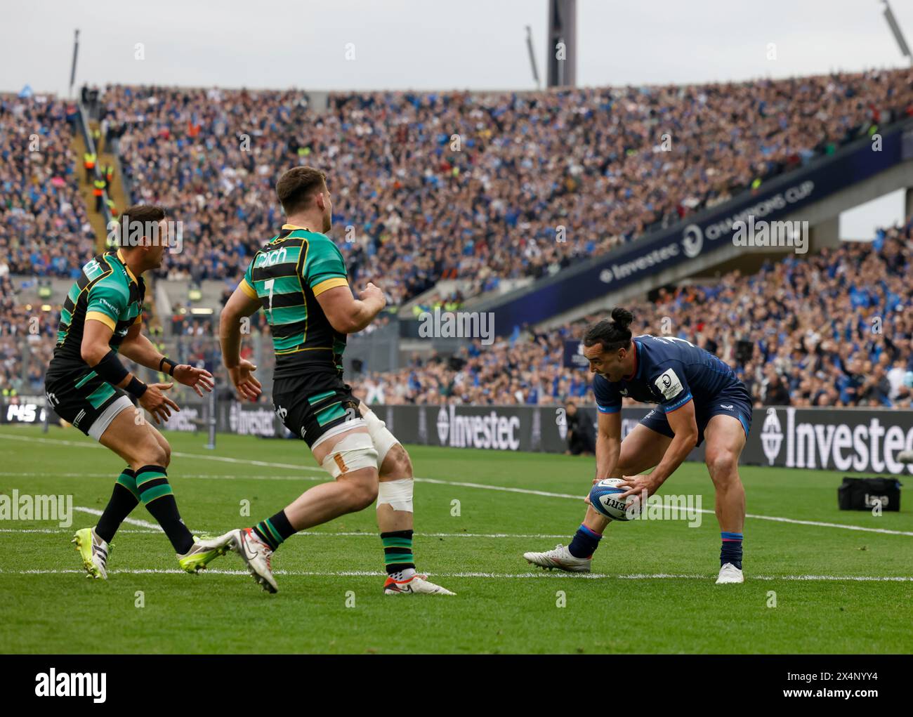 Leinster's James Lowe (right) touches down to score his sides second ...