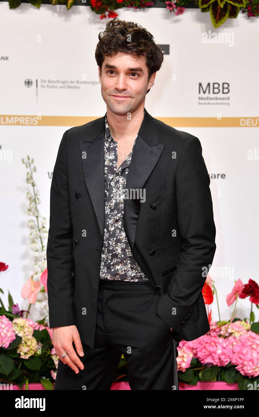 Maximilian Befort bei der 74. Verleihung des Deutschen Filmpreises 2024 im Theater am Potsdamer ...