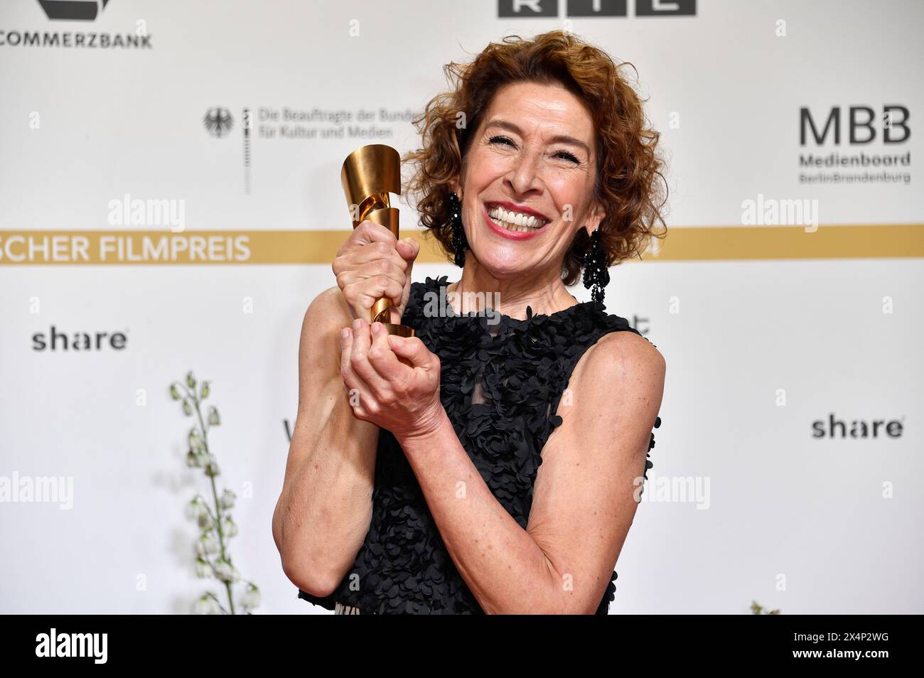 Adele Neuhauser bei der 74. Verleihung des Deutschen Filmpreises 2024 ...