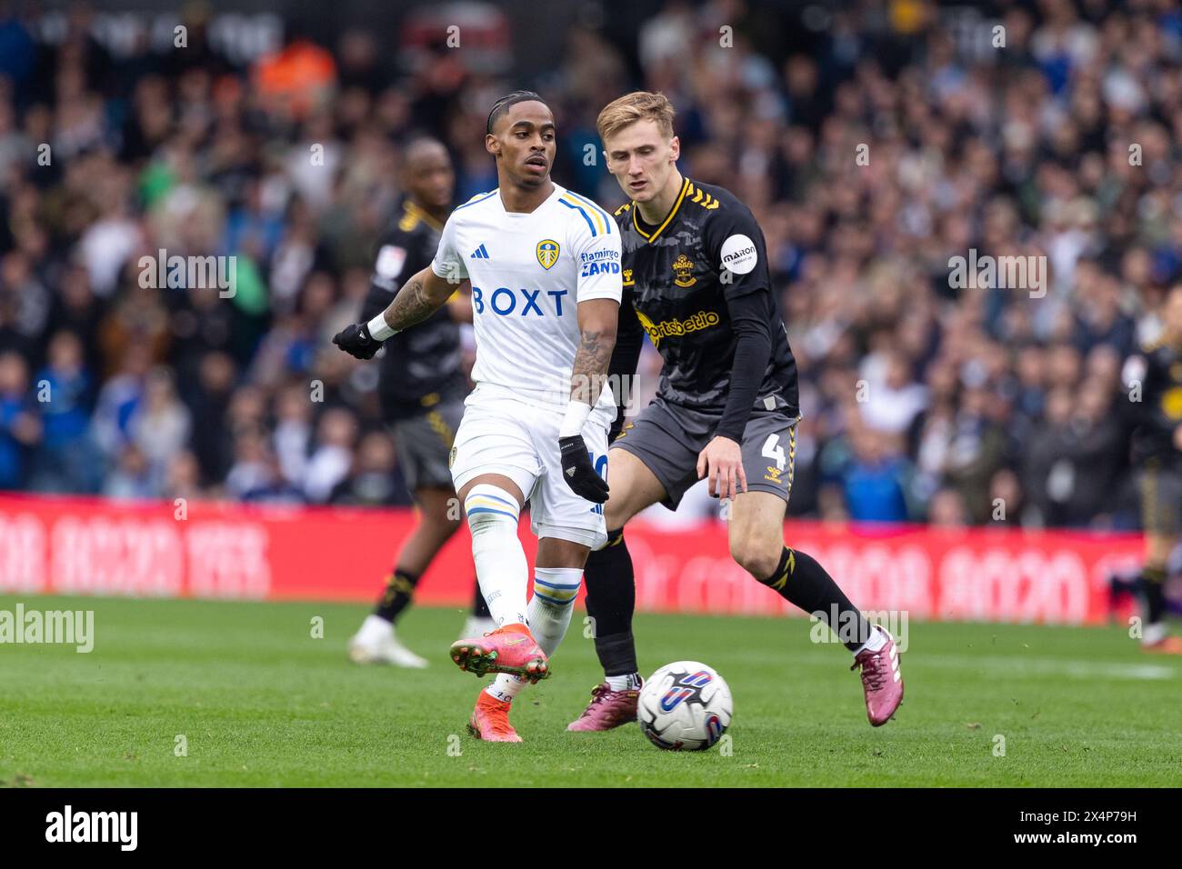 Crysencio Summerville (Leeds United) battles with Flynn Downes ...