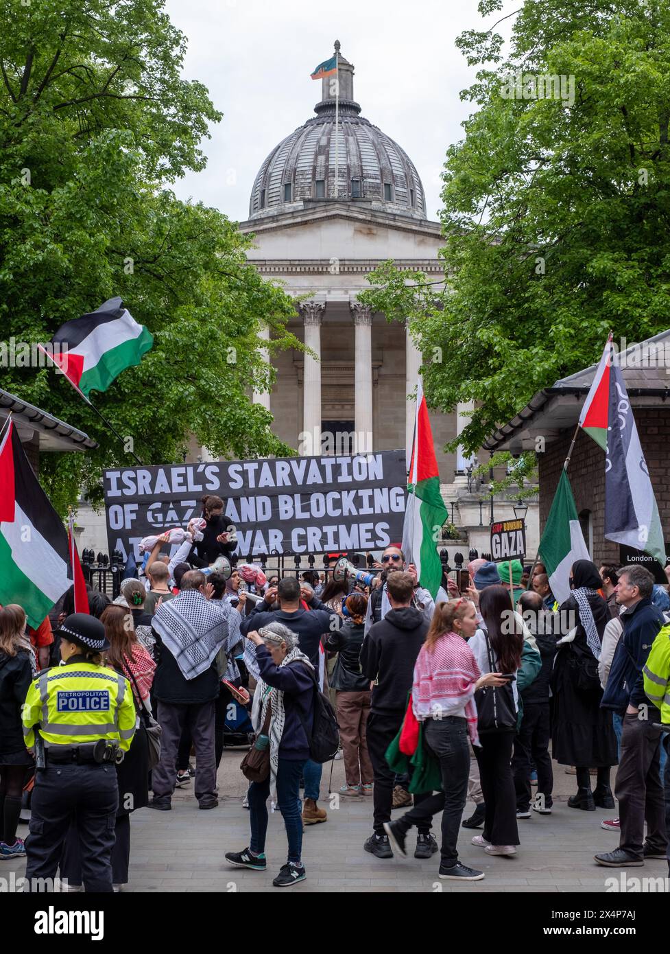 Student protestors protest at an anti-Israel pro-Palestine Gaza ...