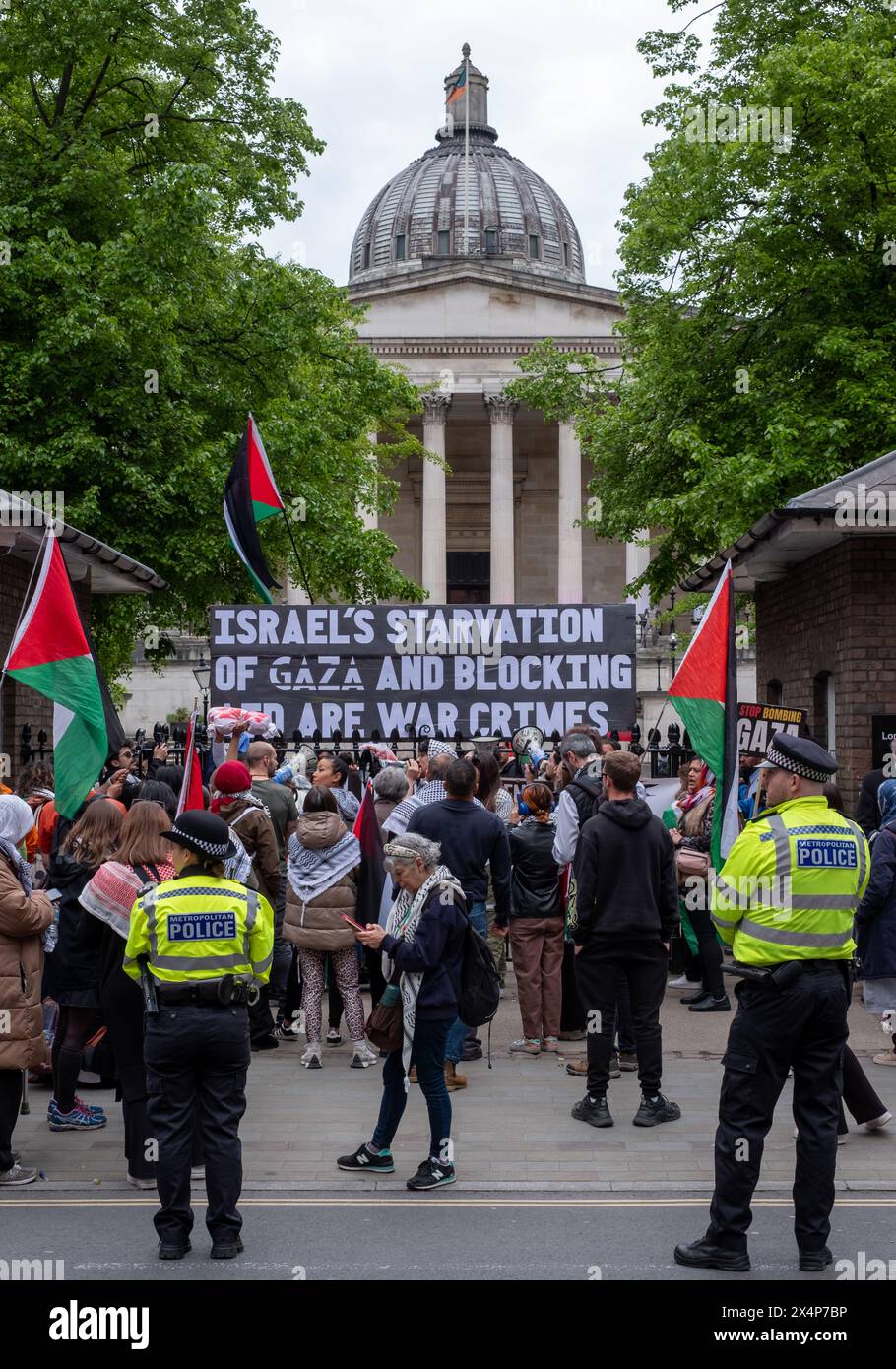 Student protestors protest at an anti-Israel pro-Palestine Gaza ...
