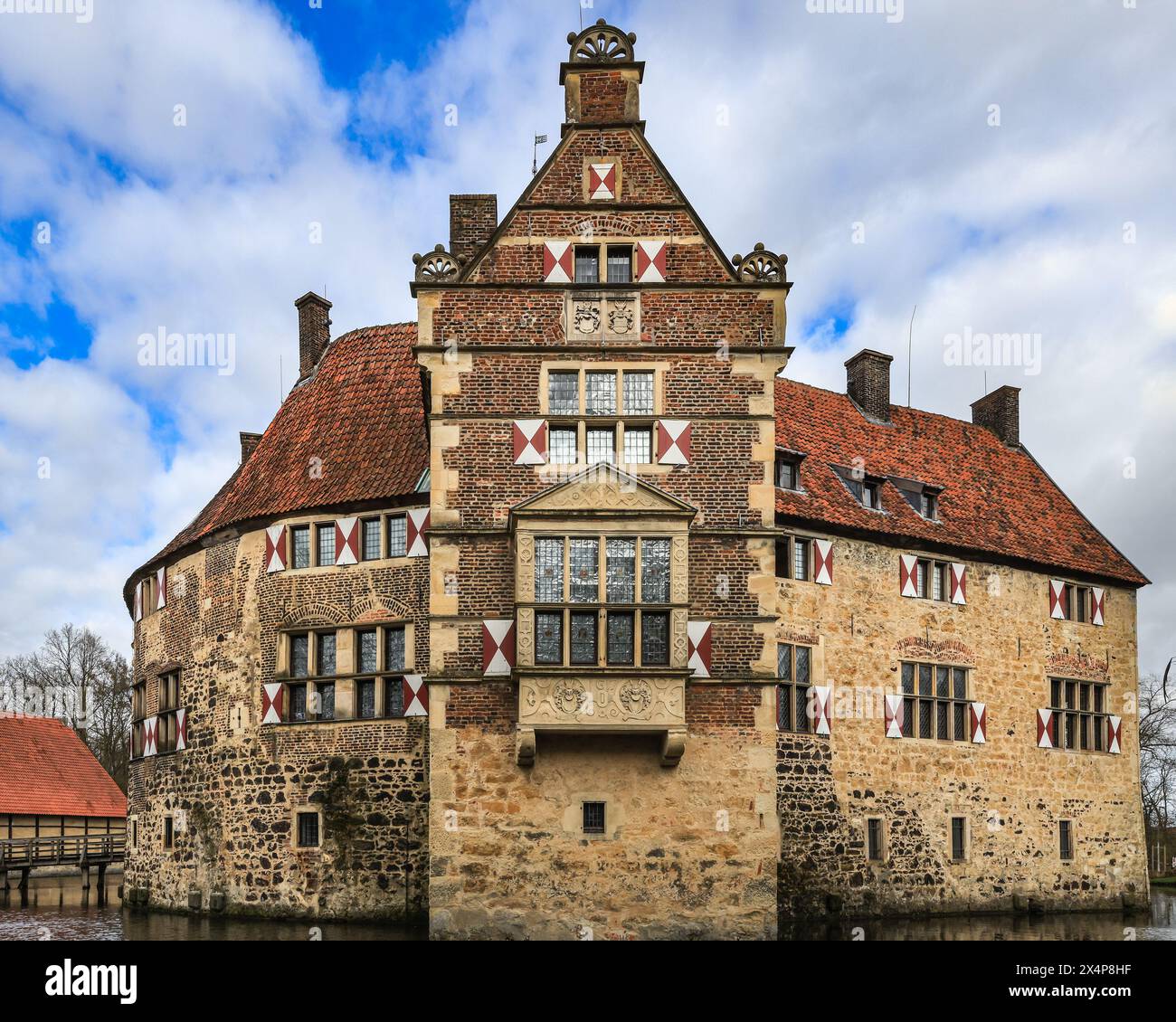 Fischering Castle, Burg Fischering, moated medieval historic landmark ...