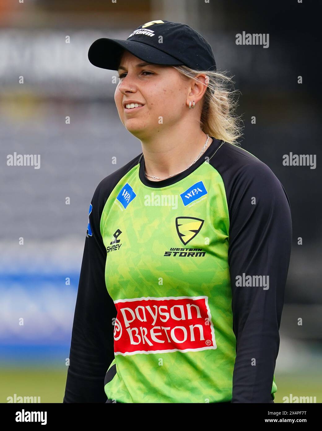 Cricket gloucestershire trophy hi-res stock photography and images - Alamy