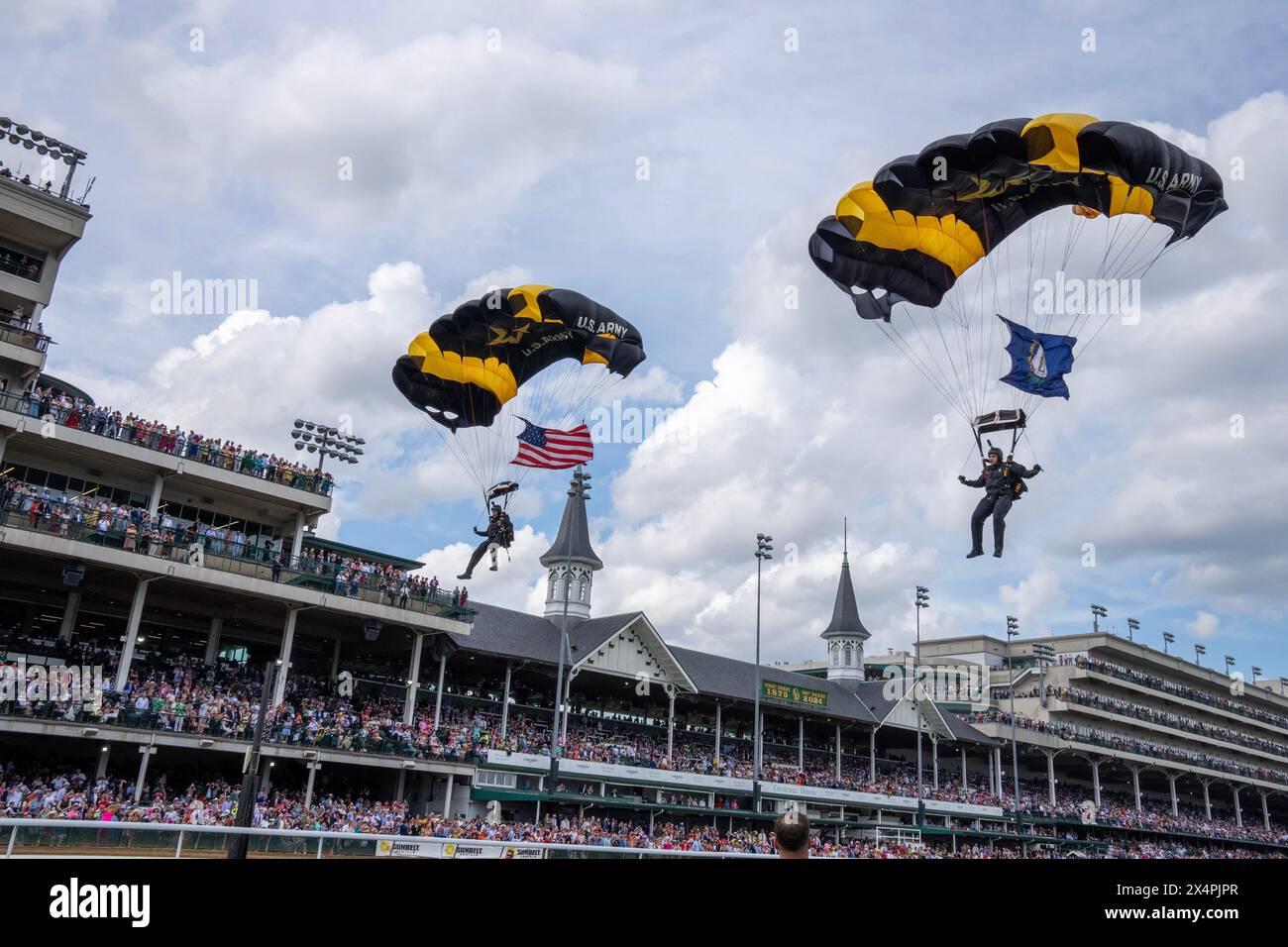 Louisville, United States. 04th May, 2024. The U.S Army Golden Knights ...