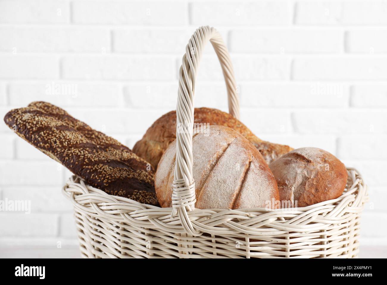 Different types bread in basket hi-res stock photography and images - Alamy