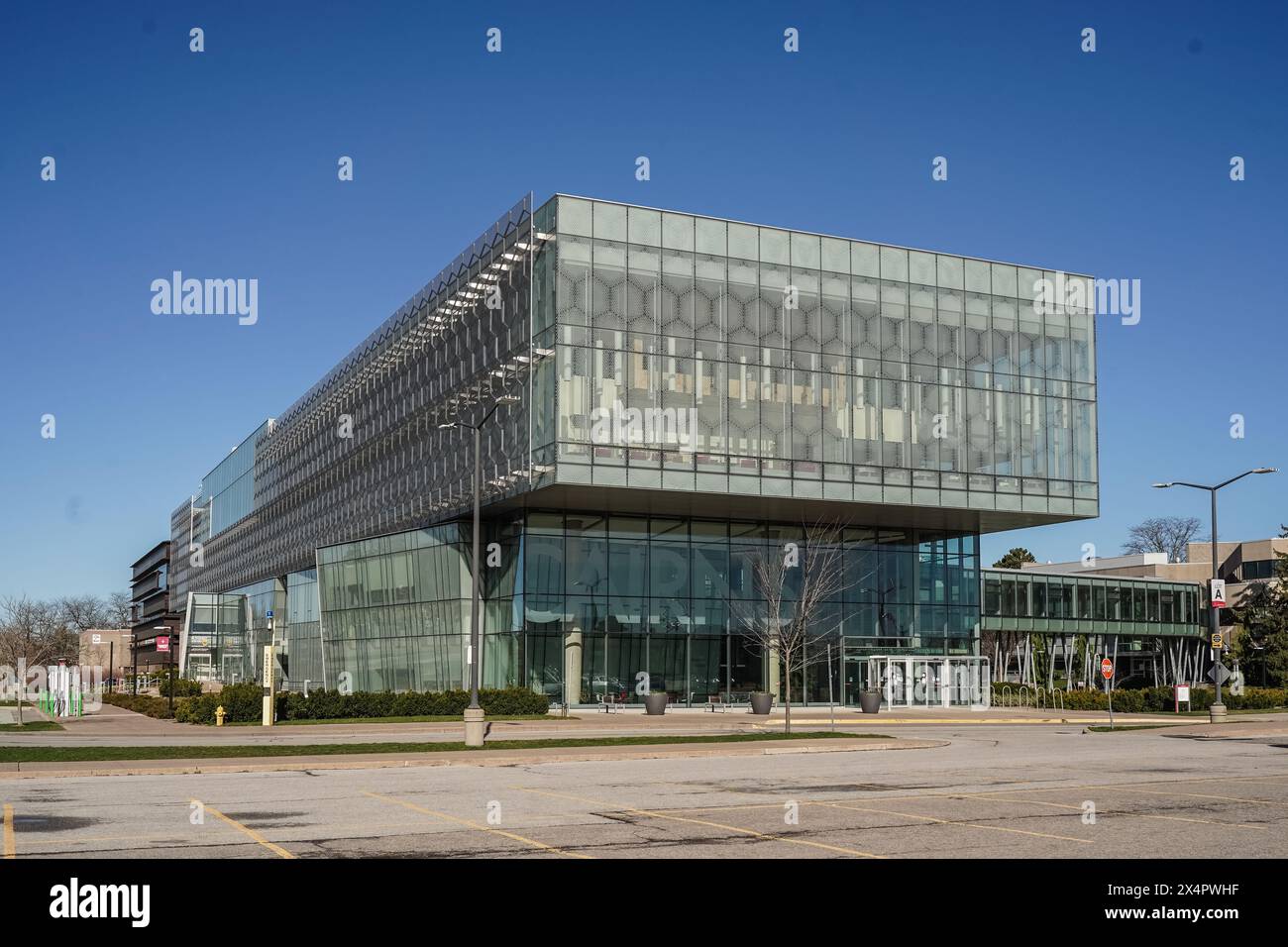 Cairns Complex is a health and bio science research building in Block ...