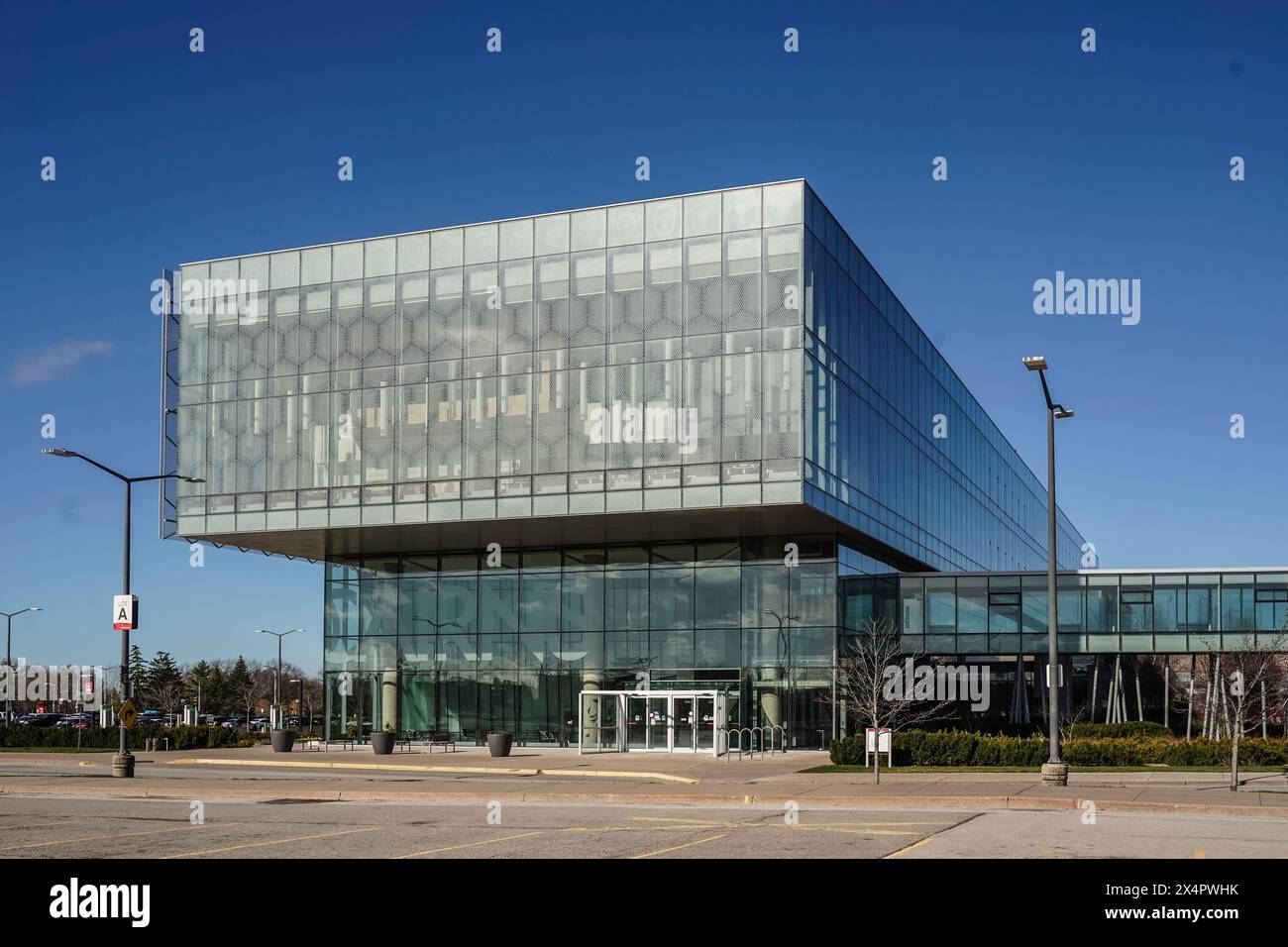 Cairns Complex is a health and bio science research building in Block ...