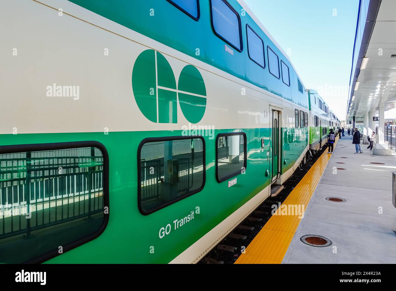 Toronto go train Stock Photo - Alamy