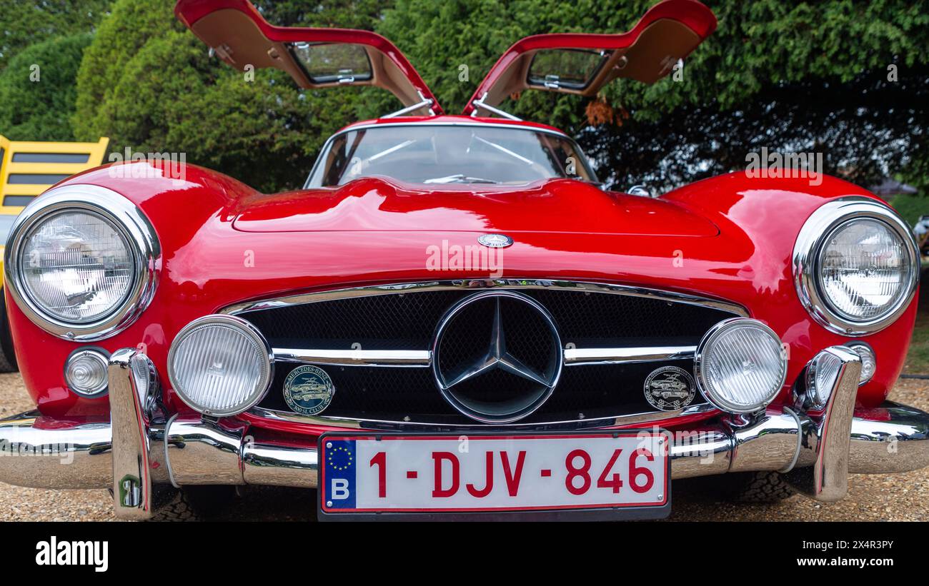 Mercedes Gull Wing at the Concours of Elegance - Hampton Court Palace ...