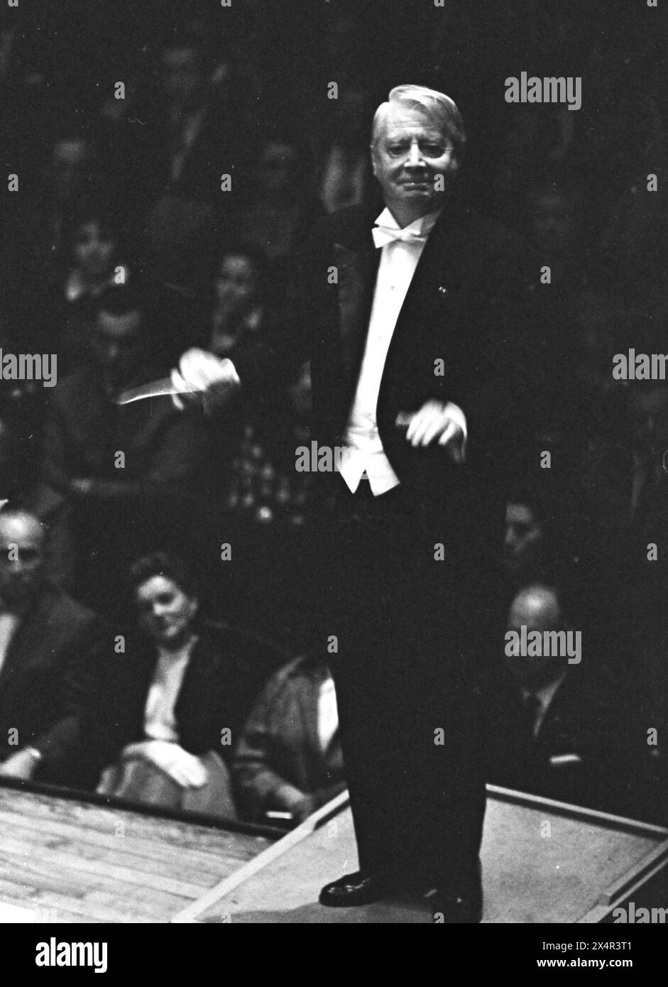 Charles Munch performing, 1958 Stock Photo - Alamy