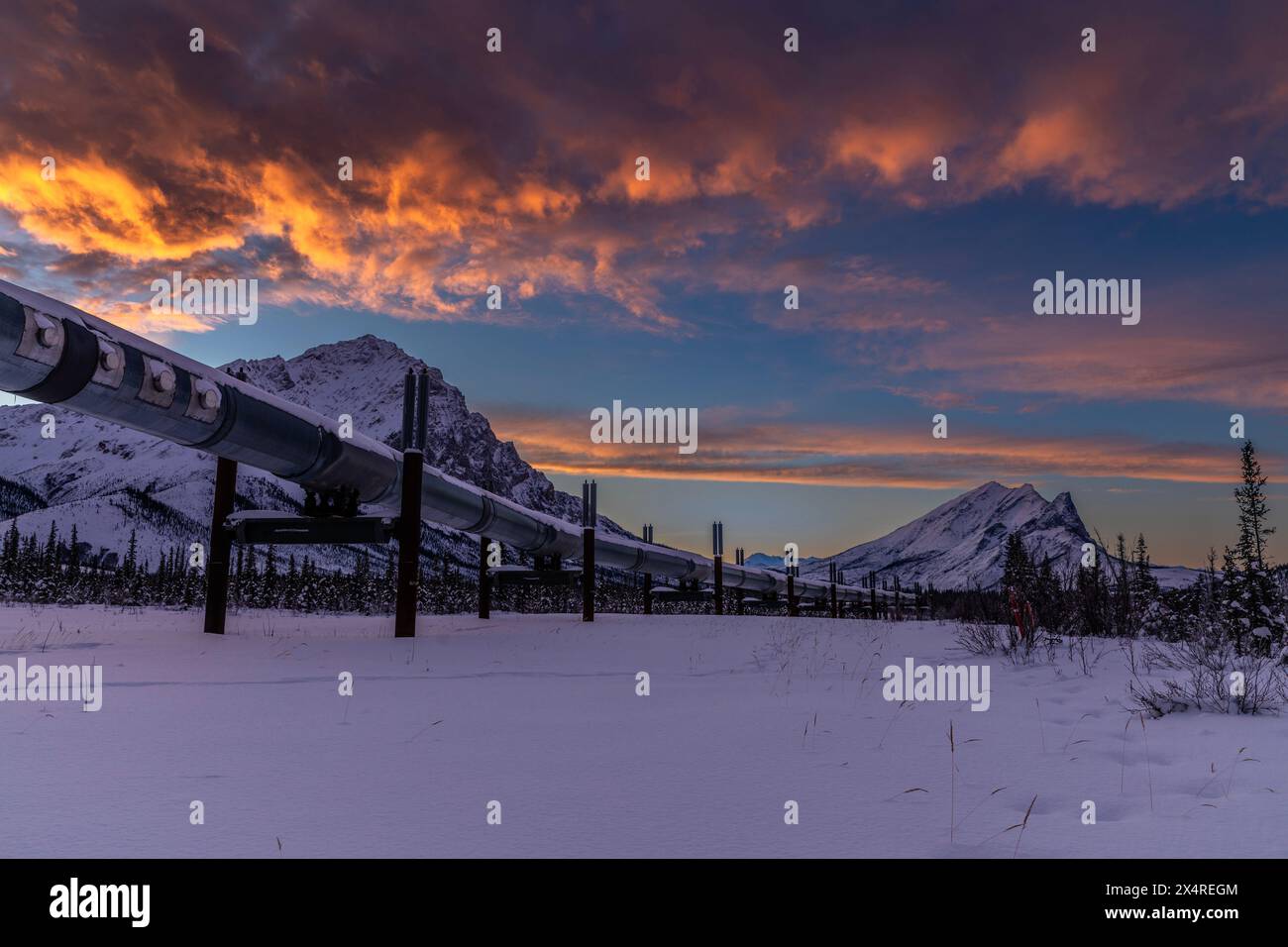 Alaska pipeline sunrise with Dillon and Sukakpak mountains, Coldfoot ...