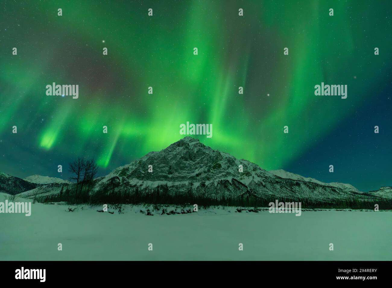 Aurora Borealis at Dillon mountain peak, Coldfoot, Alaska, USA Stock ...
