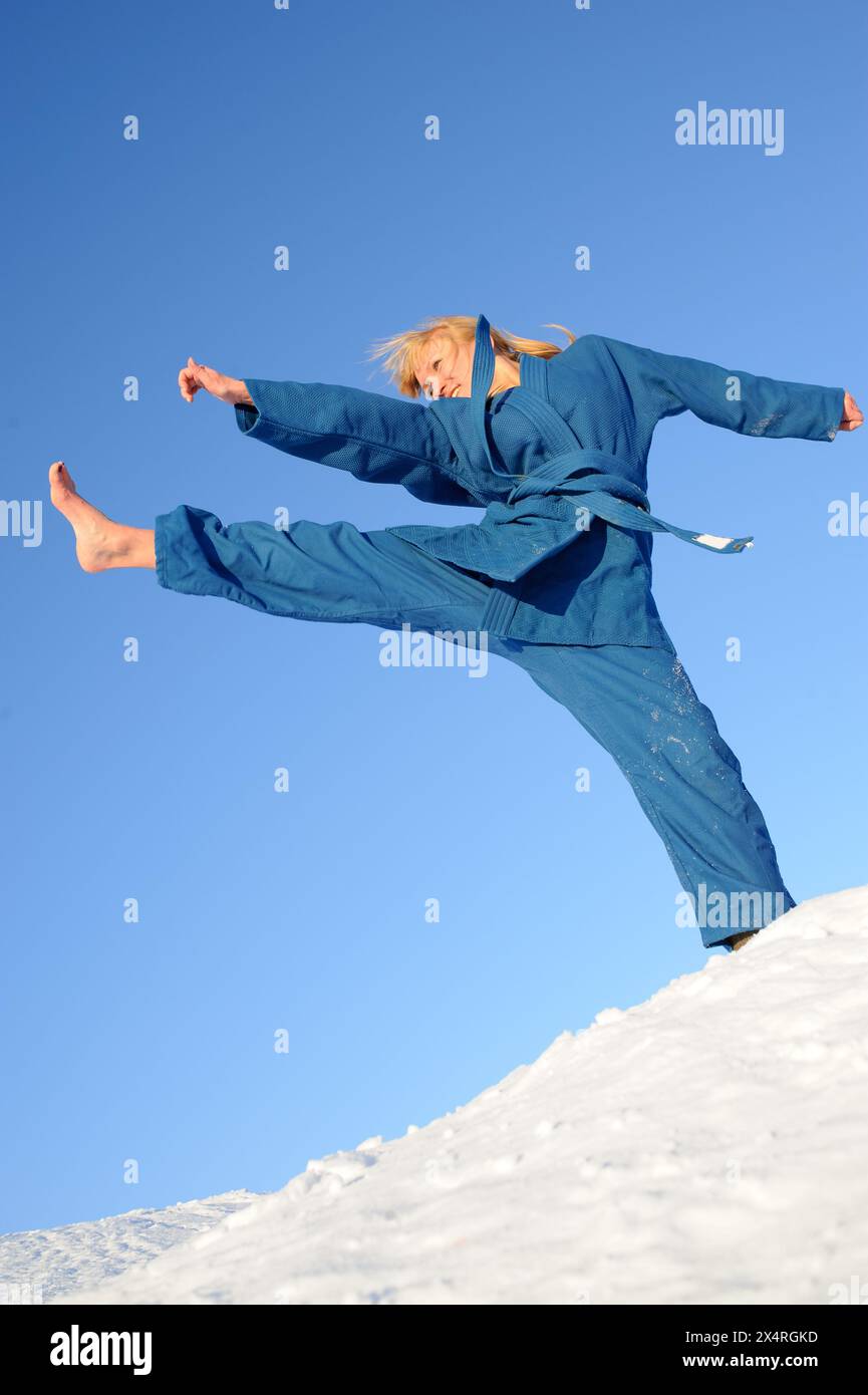 Karate woman barefoot hi-res stock photography and images - Alamy