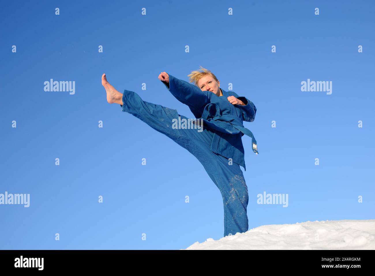 Karate woman barefoot hi-res stock photography and images - Alamy