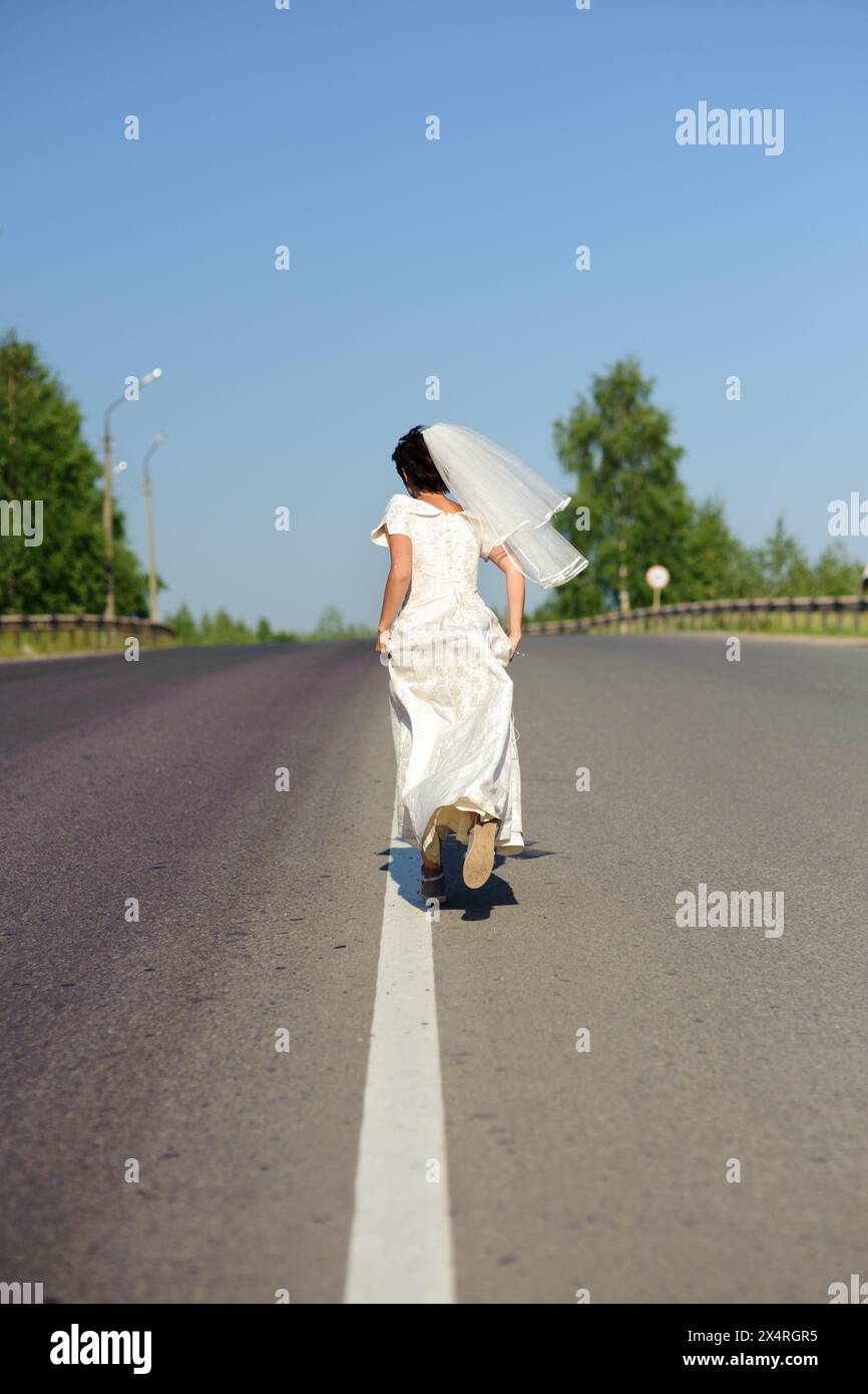 Runaway dress hi-res stock photography and images - Alamy