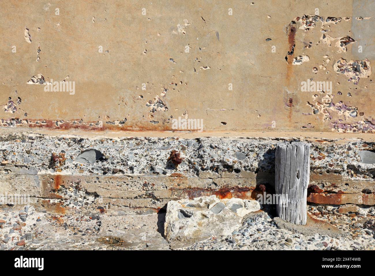 Crumbling concrete hi-res stock photography and images - Alamy