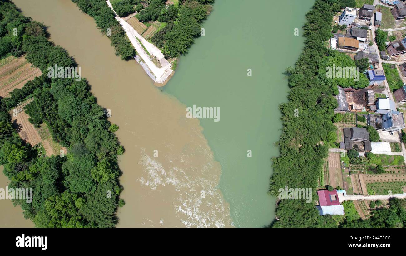 The "clear-turbid" natural landscape appears in the urban section of Rongan County in Rongjiang ...