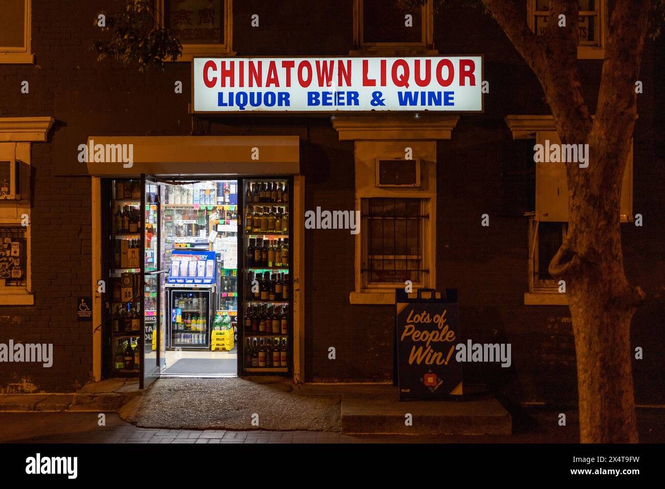 Nighttime street timelapse hi-res stock photography and images - Alamy