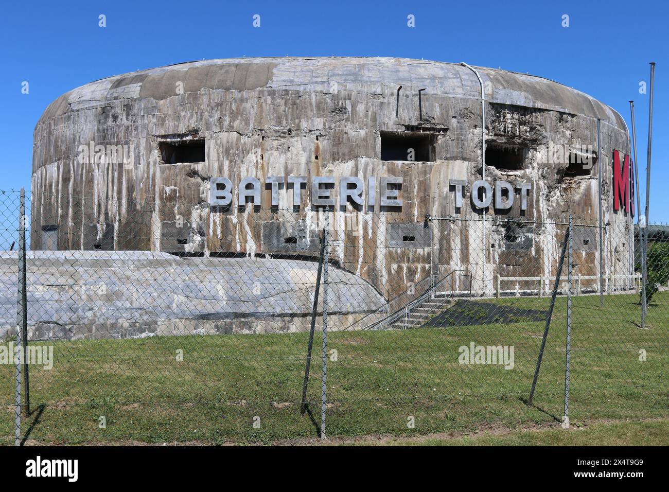 Battery Todt gun placement on shoreline of France Stock Photo - Alamy