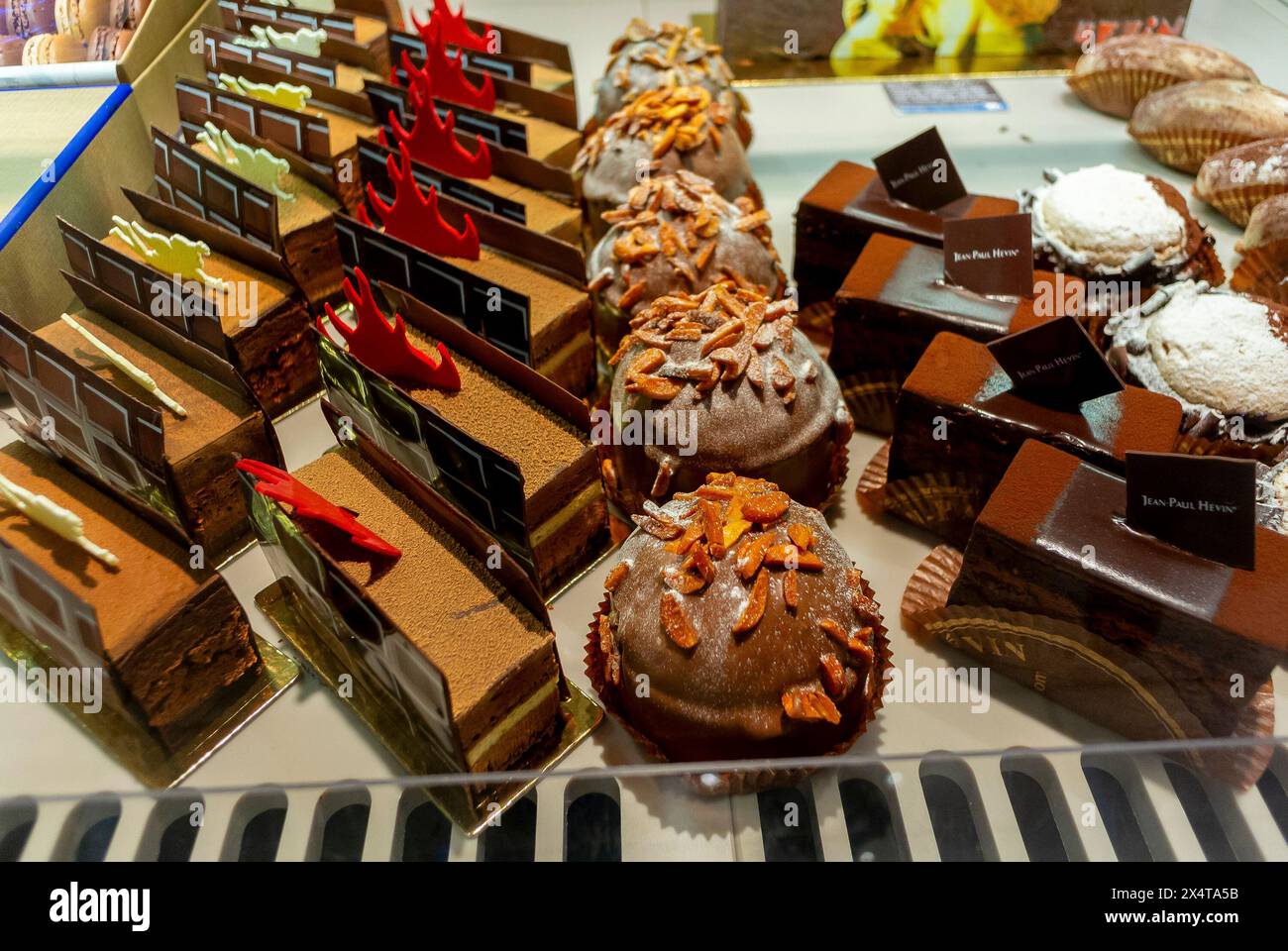 French bakery shop hi-res stock photography and images - Alamy