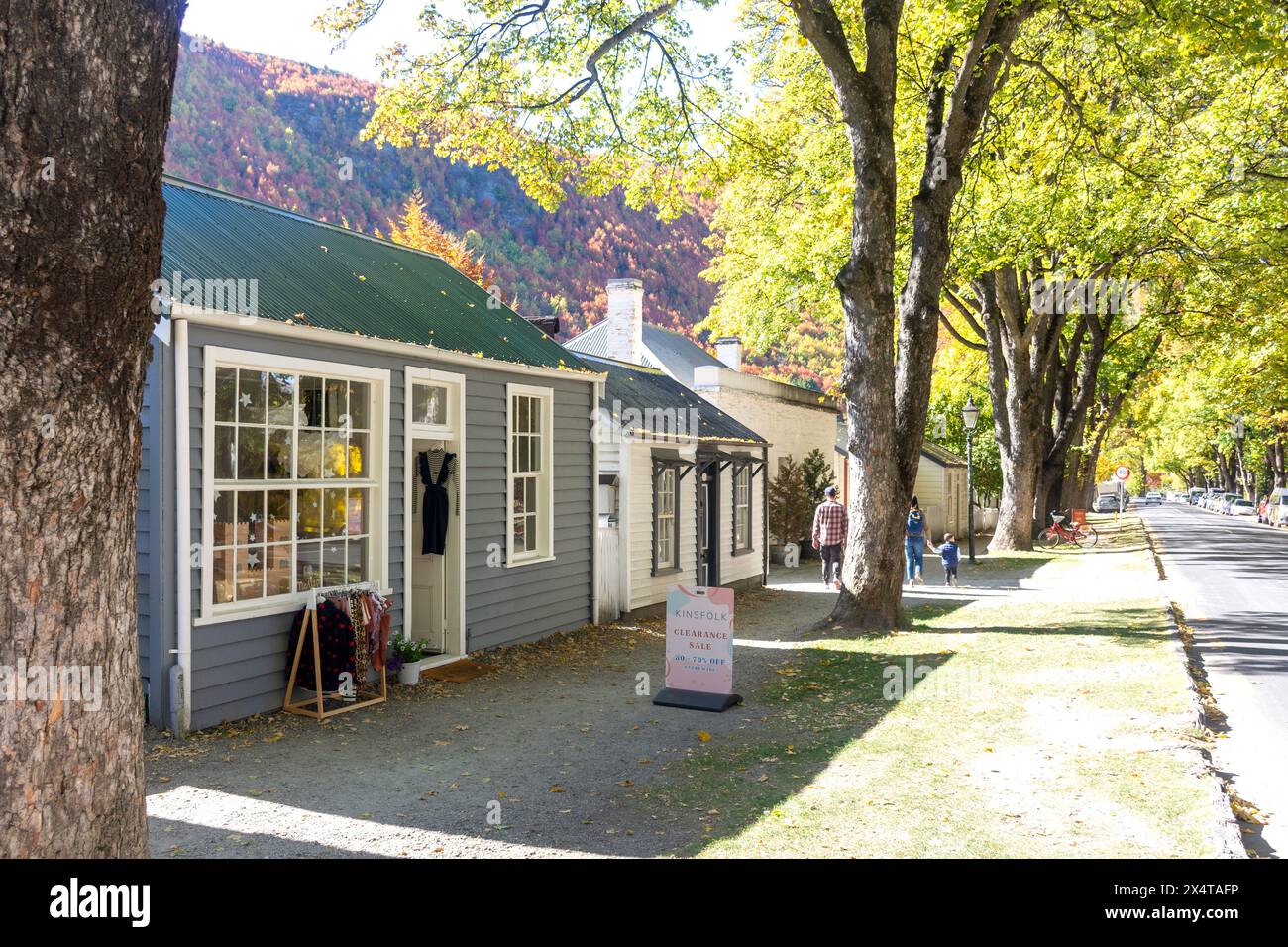 Colonial cottages in autumn colours, Buckingham Street, Arrowtown ...