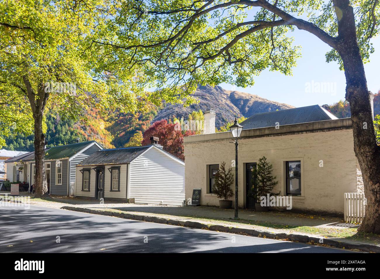 Colonial cottages in autumn colours, Buckingham Street, Arrowtown ...