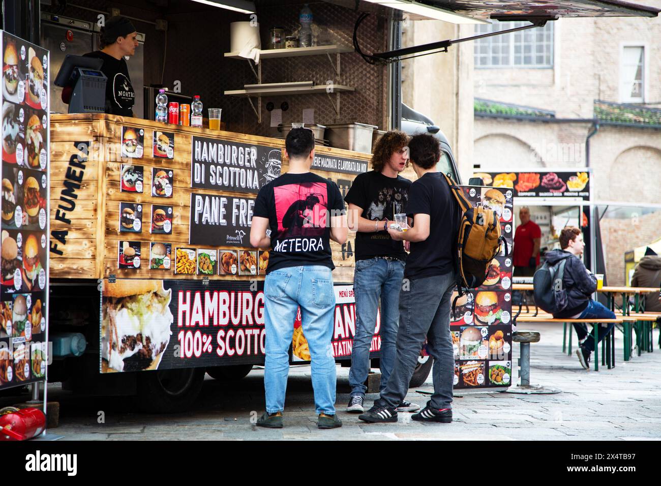 Boys enjoying traditional Italian street food Stock Photo - Alamy