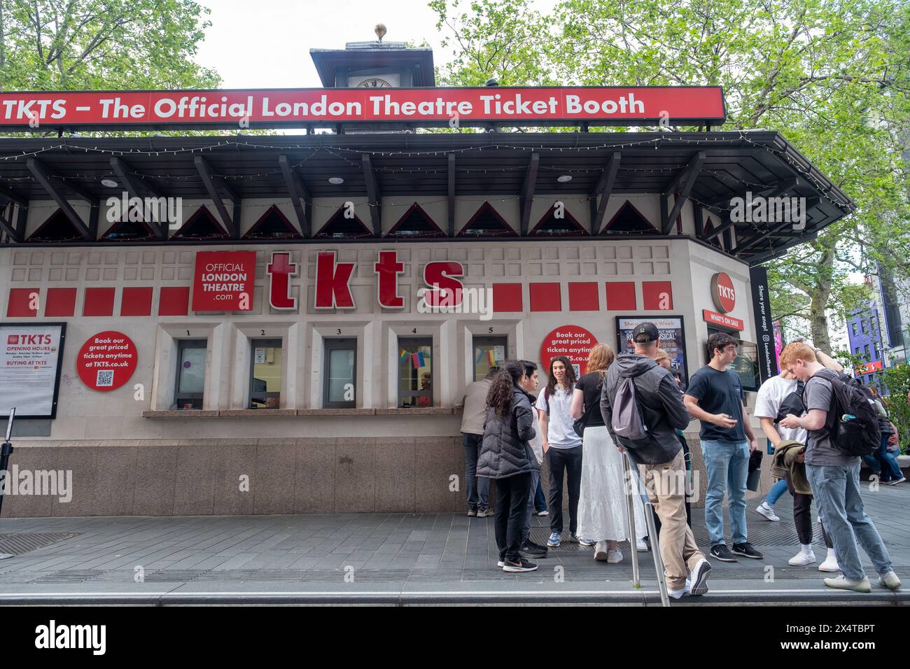 The official theatre london ticket booth hi-res stock photography and images - Alamy