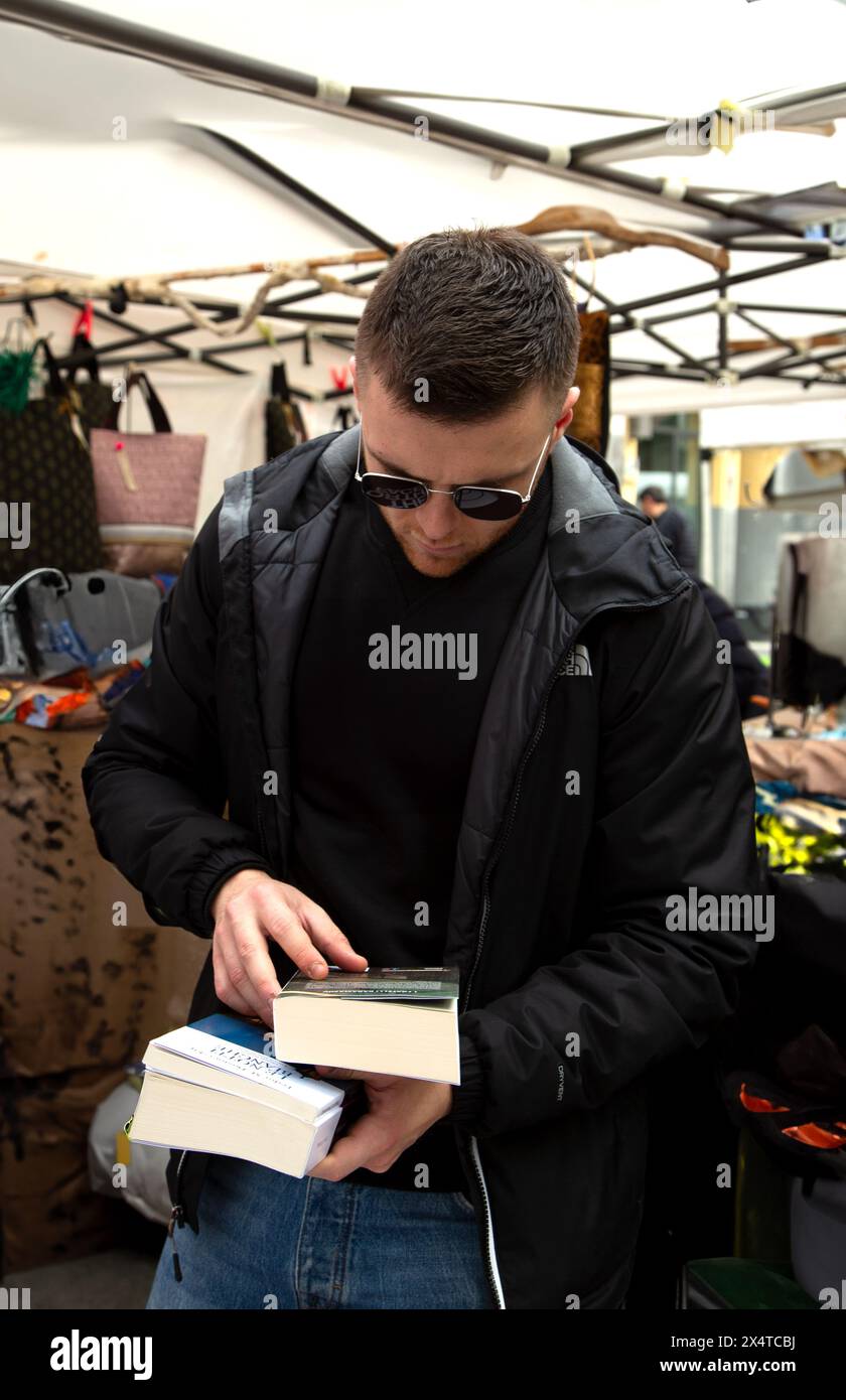 Man carrying books library hi-res stock photography and images - Alamy