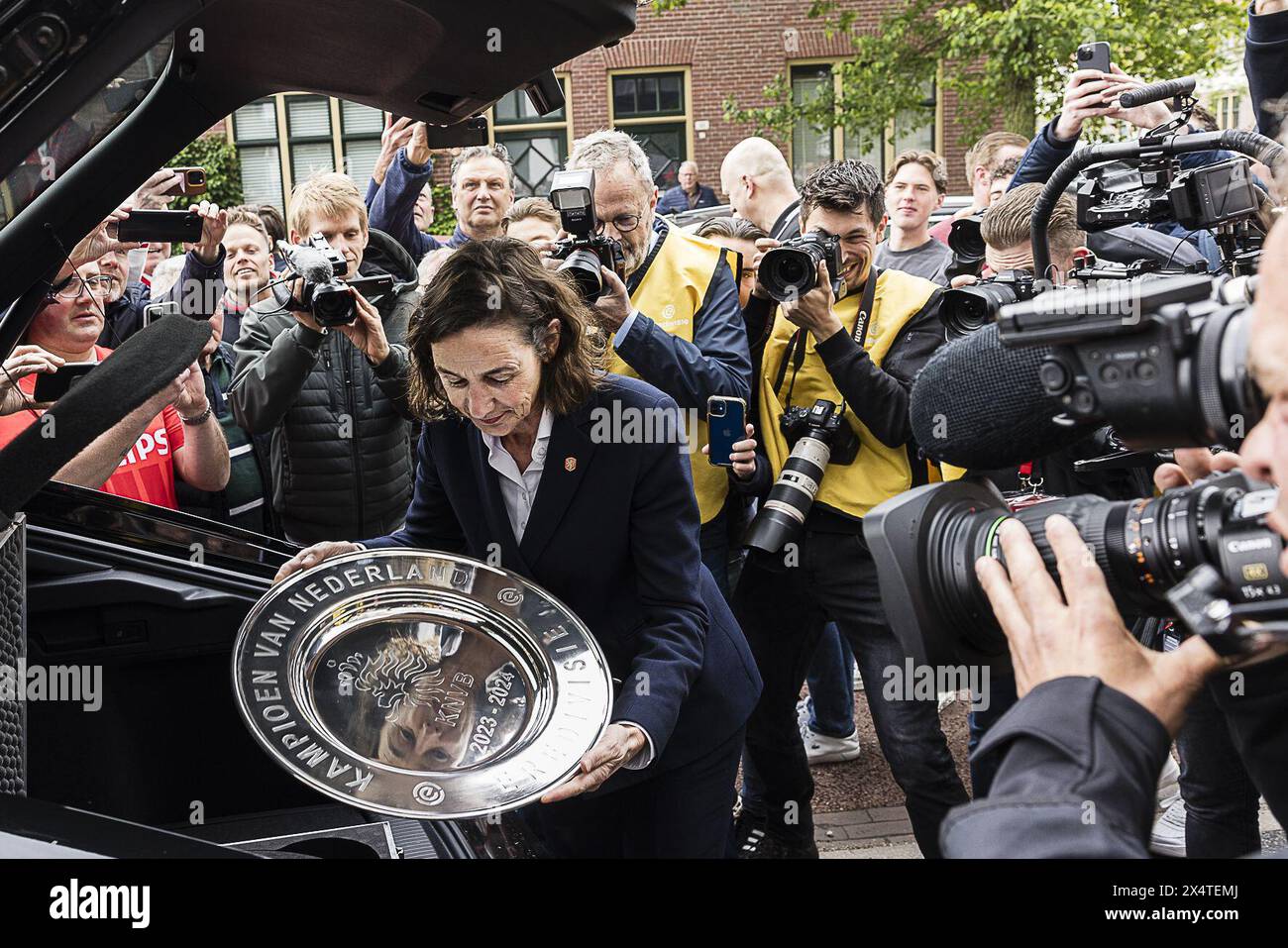 Marianne van leeuwen knvb hi-res stock photography and images - Alamy