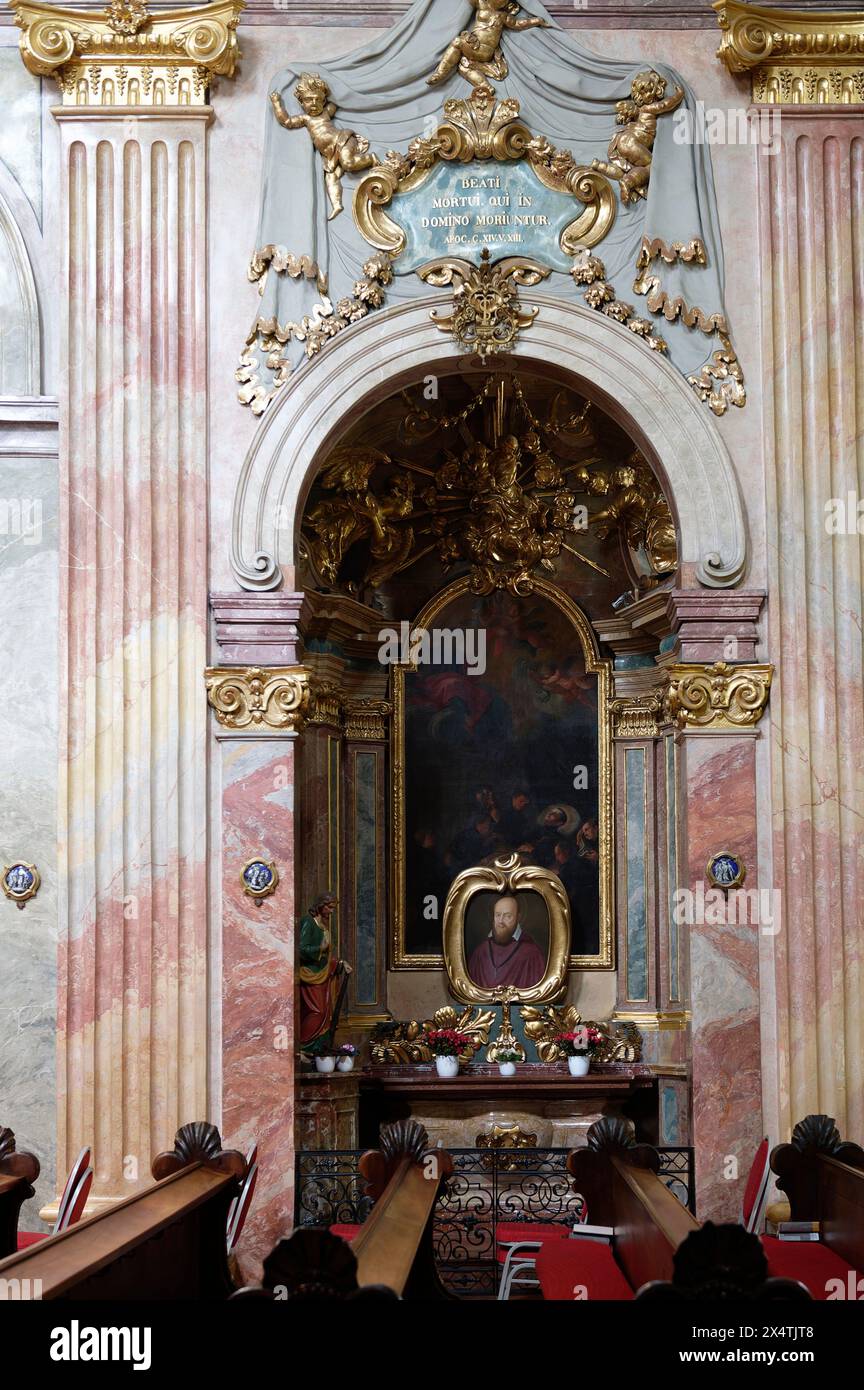 Side altar hi-res stock photography and images - Alamy